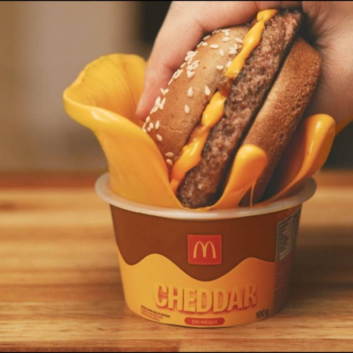 Comida De Hamburguesa Con Queso De Mcdonald's