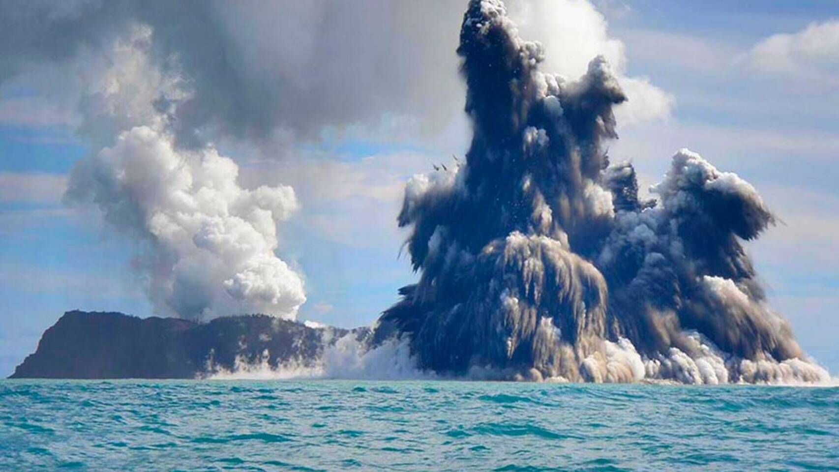 Grecia en alerta por el volcán Kolumbo: está cerca de entrar en ...