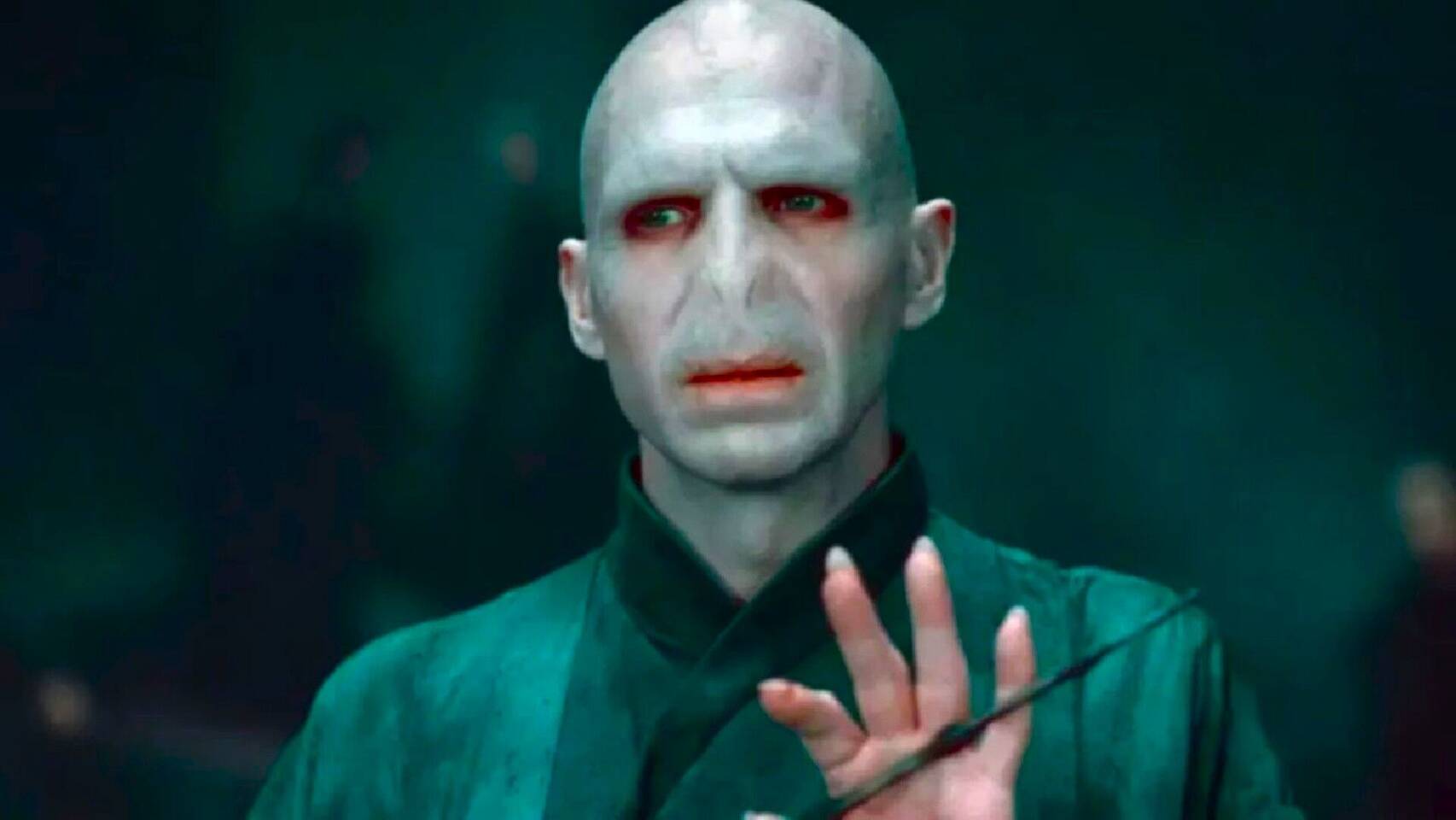 Ralph Fiennes (63) confirma al nuevo actor de Voldemort en la serie de ...