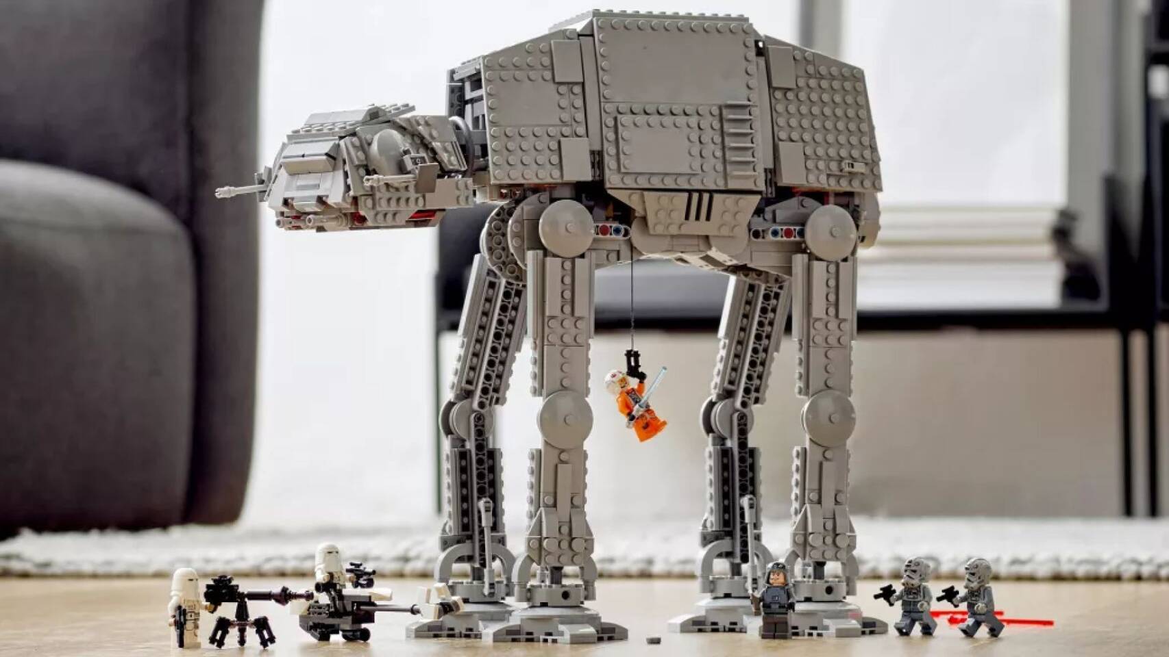 LEGO lanza un nuevo modelo de AT-AT de Star Wars por 800 euros y con ...