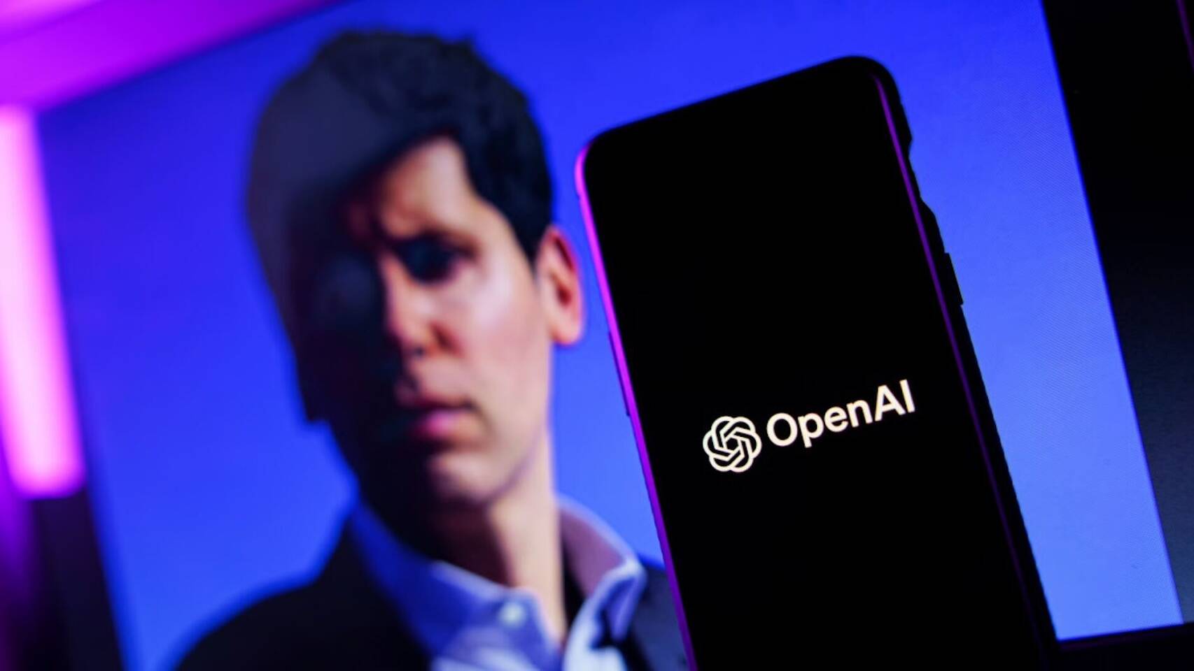 Sam Altman, CEO de OpenAI, lucha por destruir el smartphone junto a la mujer de Steve Jobs: 'No ...