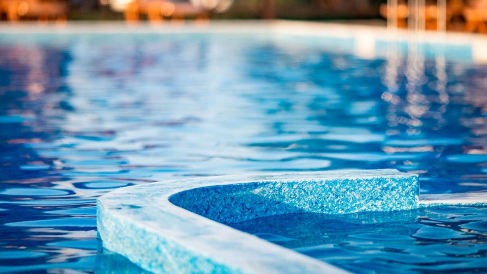 Oler el cloro de la piscina es malo y tampoco significa que esté limpia ...