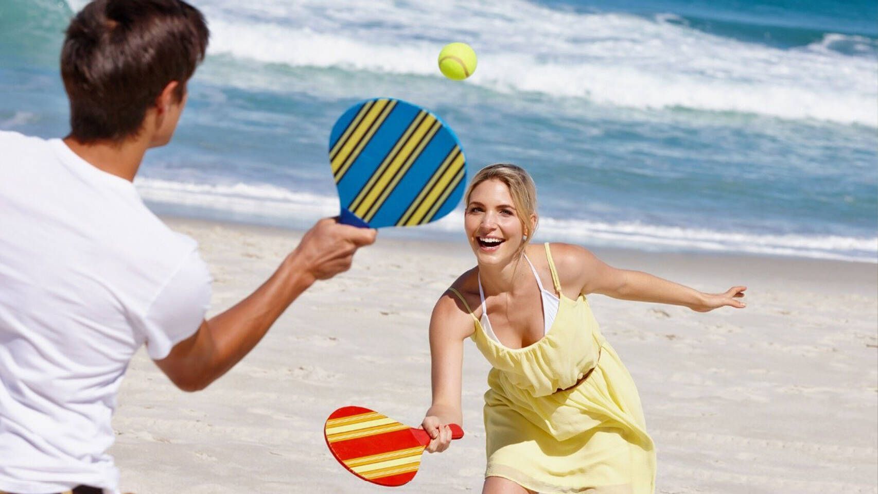 Cuidado, jugar a las palas en las playas de España te puede costar ...