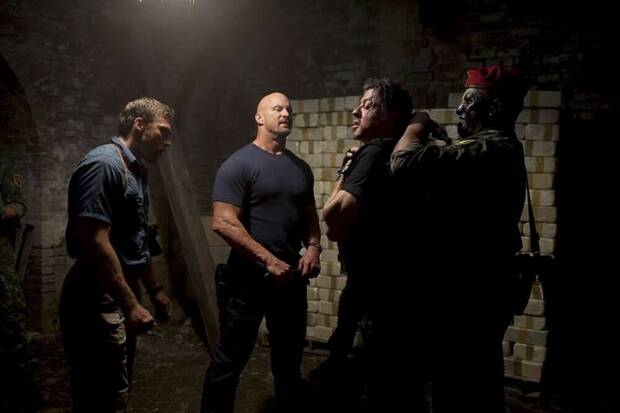 Sylvester Stallone desvela la peligrosa escena de 'Los Mercenarios' que lo lesionó de por vida ...