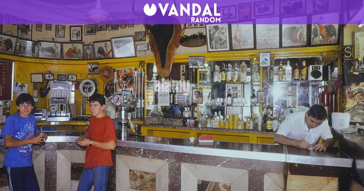Encuentran una lista de precios de bar de 2002 y la comparación con los ...